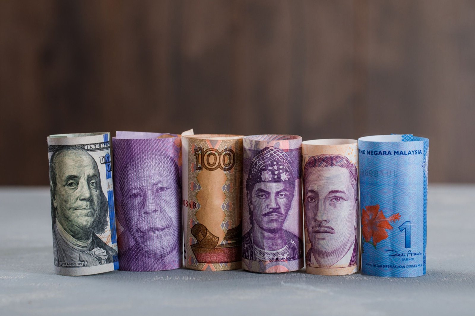 What is Physical Currency? Understanding the Basics